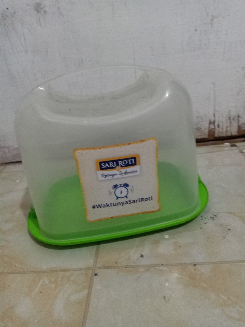 Wadah Tempat roti, Kitchen & Appliances di Carousell