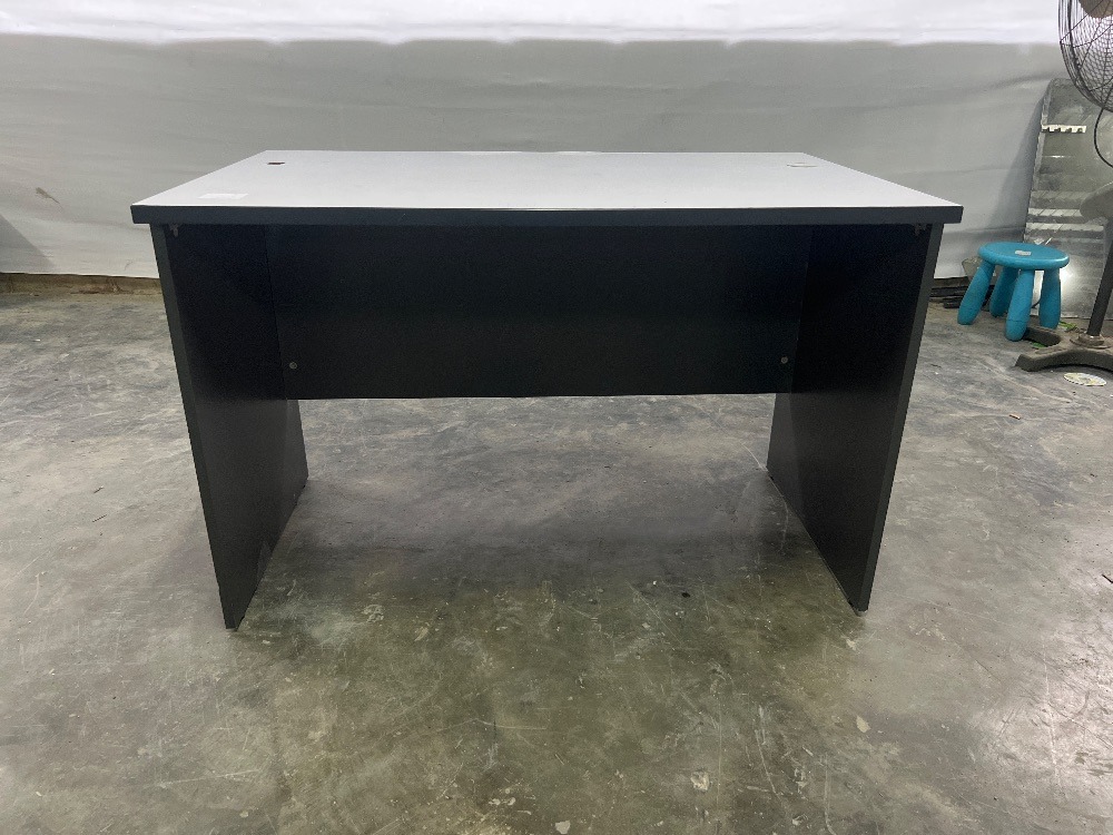 Wooden Office Table Grey Colour / Meja Pejabat Kayu Warna Kelabu ...