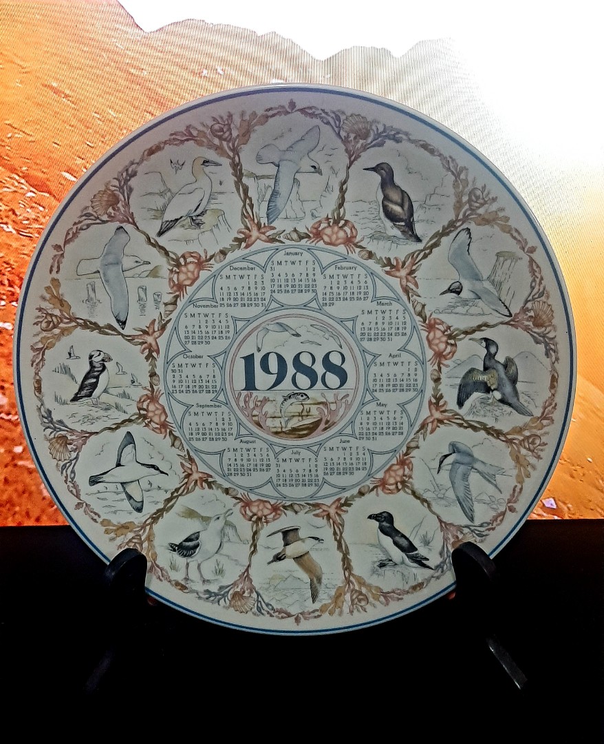 1988 Wedgwood England Calendar Plate, Hobbies & Toys, Memorabilia & Collectibles, Vintage ...