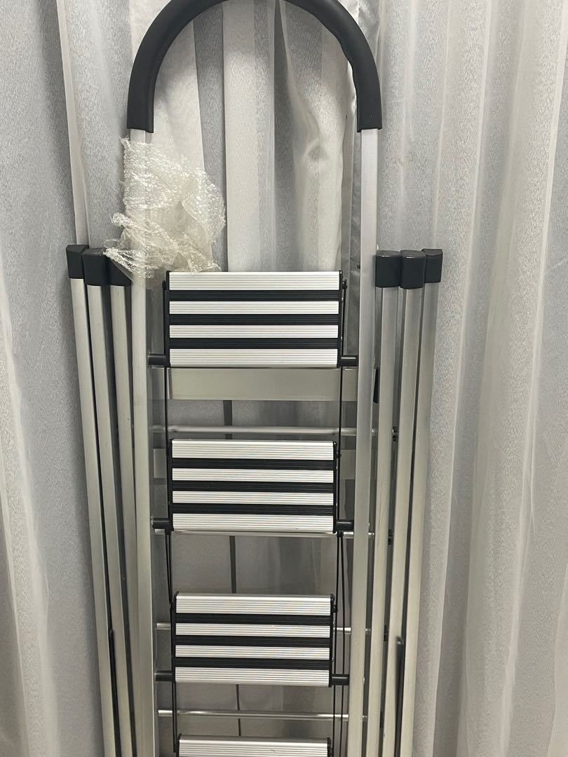 4 step ladder Foldable ladder with cloth hanger, Furniture & Home ...
