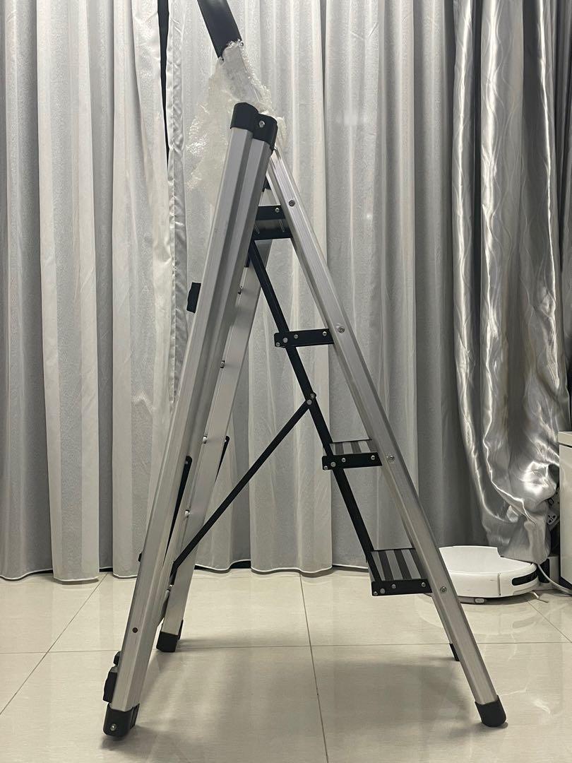 4 step ladder Foldable ladder with cloth hanger, Furniture & Home ...