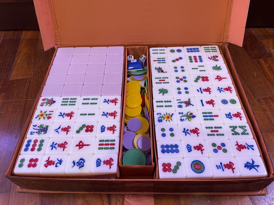 Beautiful Mahjong Set, Hobbies & Toys, Toys & Games on Carousell