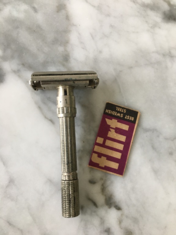 Classic antique Shaver with blade., Hobbies & Toys, Collectibles ...