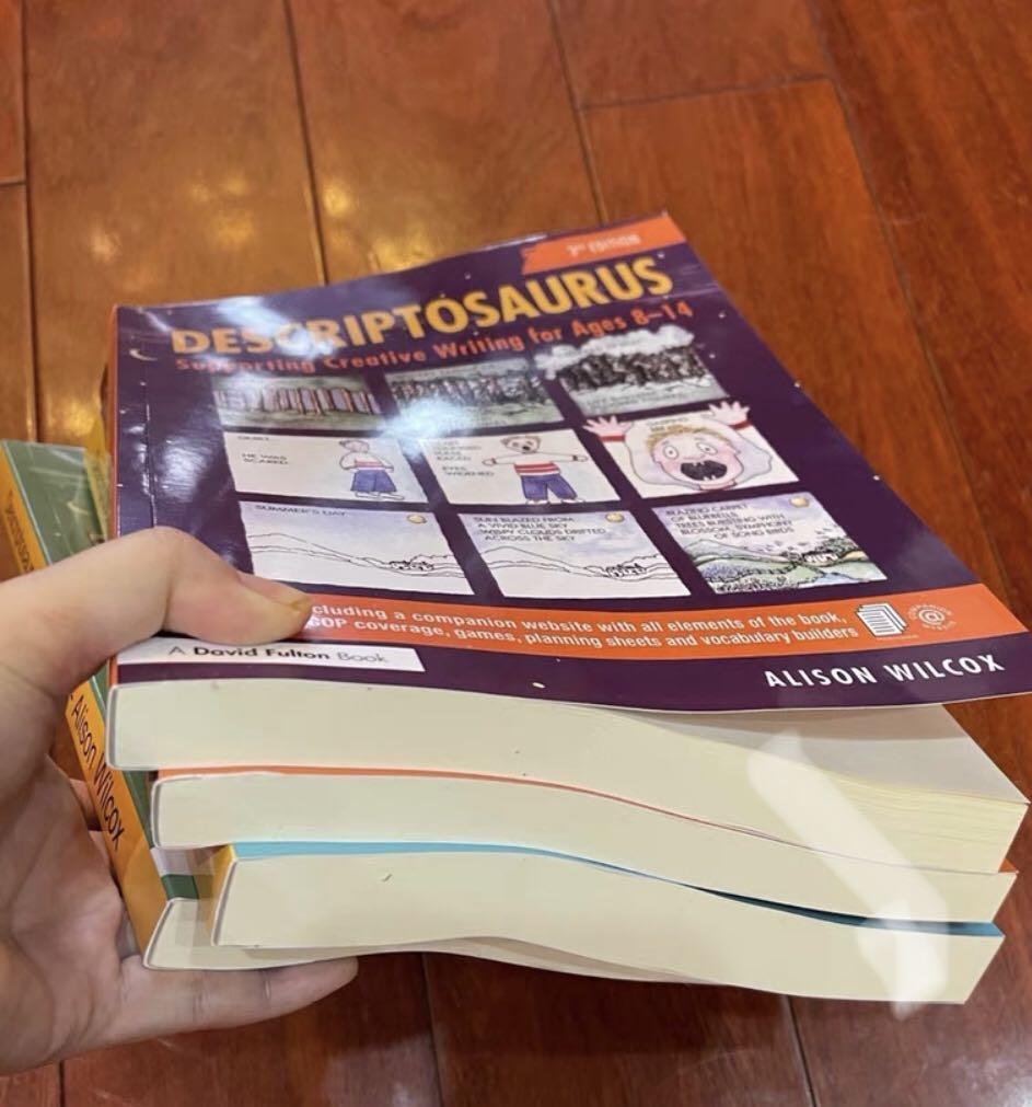 Descriptosaurus Story Writing, 興趣及遊戲, 書本 & 文具, 教科書 - Carousell