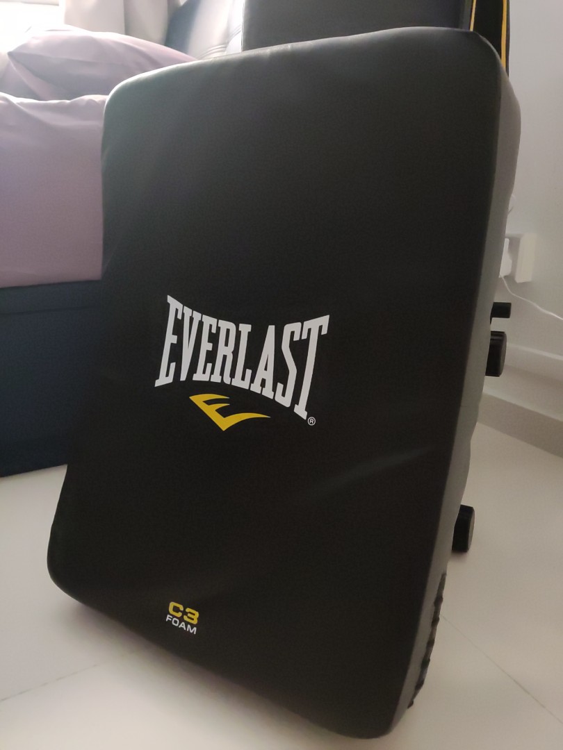 Everlast C3 Foam Curved Kickshield, Sports Equipment, Other Sports ...