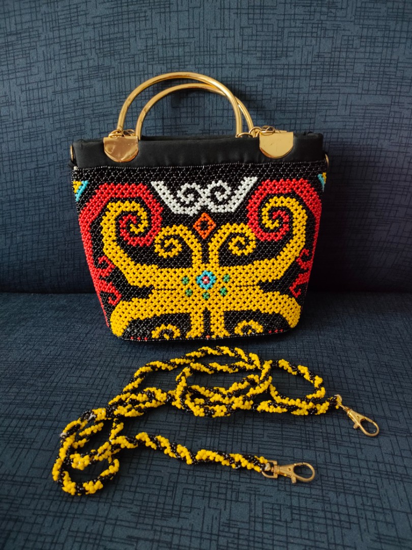 Tas manik etnik kalimantan, Fesyen Wanita, Tas & Dompet di Carousell