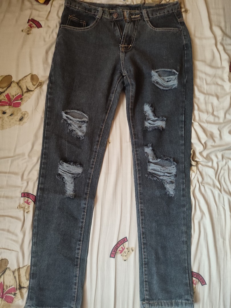Tattered jeans, Men's Fashion, Bottoms, Jeans on Carousell