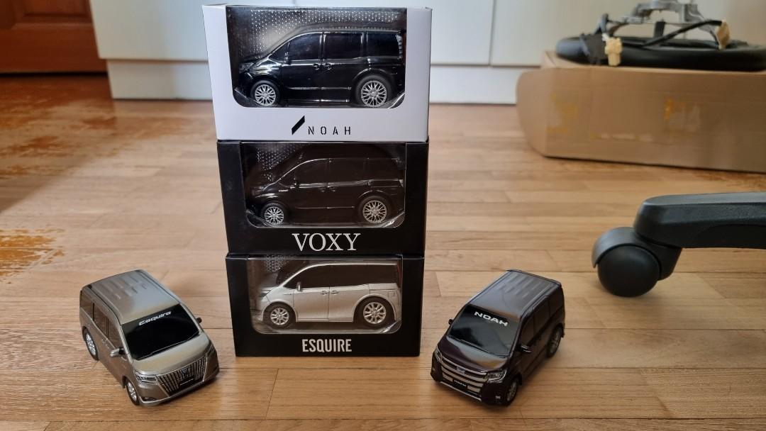 Toyota triplets Esquire Noah Voxy 1:30 Toy Car Display scale model car ...