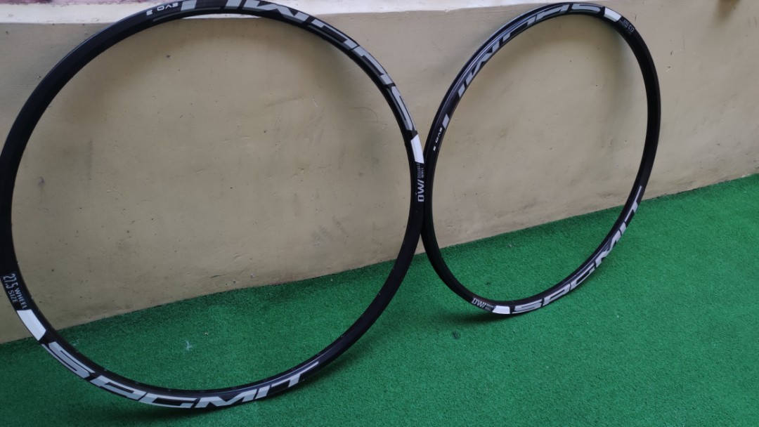 27.5 stock rim with stock tire set 36holes with front hubs free, Sports ...