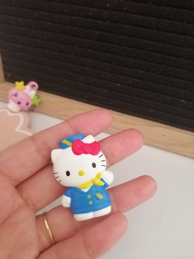 Hello kitty magnet, Hobbies & Toys, Memorabilia & Collectibles, Fan ...