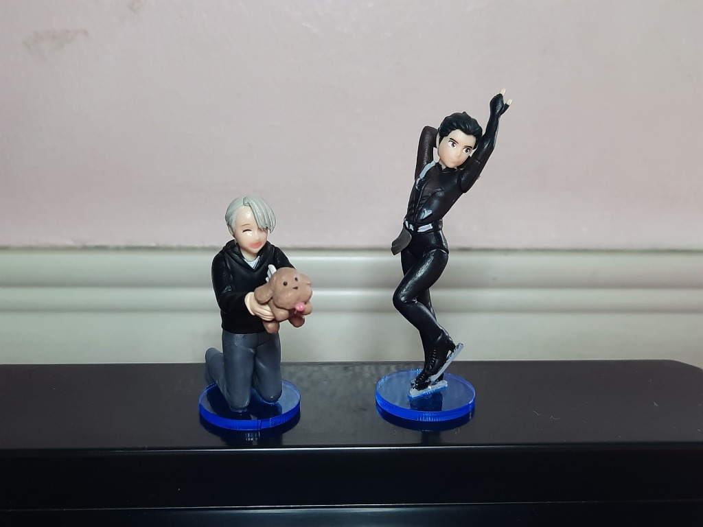 Yuri on Ice Putitto Cup Toy (Yuuri and Viktor), Hobbies & Toys, Toys & Games on Carousell