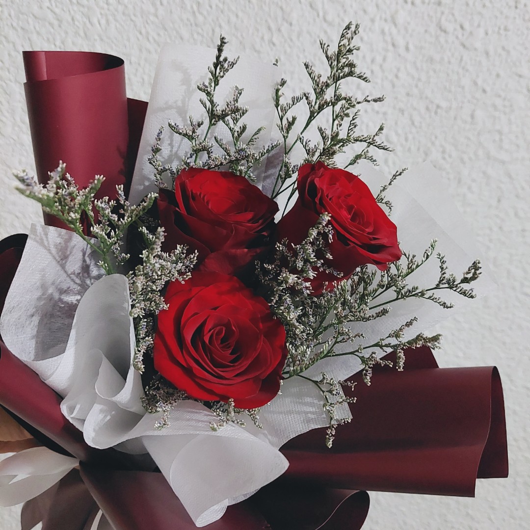 3 stalk red rose bouquet, Hobbies & Toys, Stationery & Craft, Flowers ...