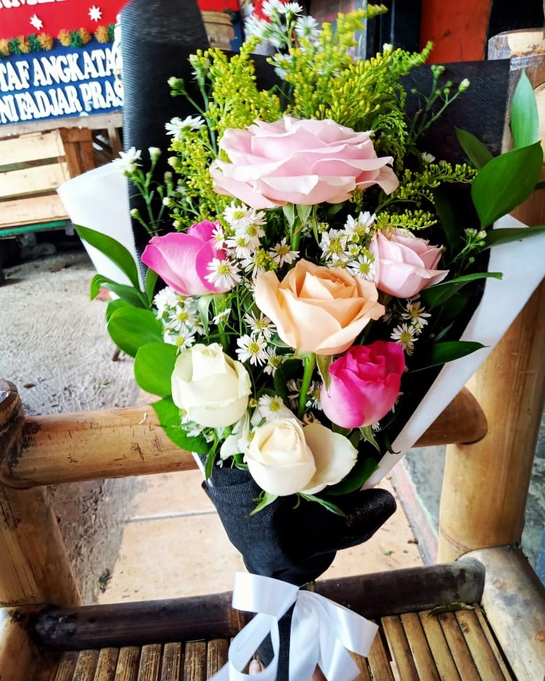 Buket bunga mawar asli dan segar.., Perkebunan di Carousell