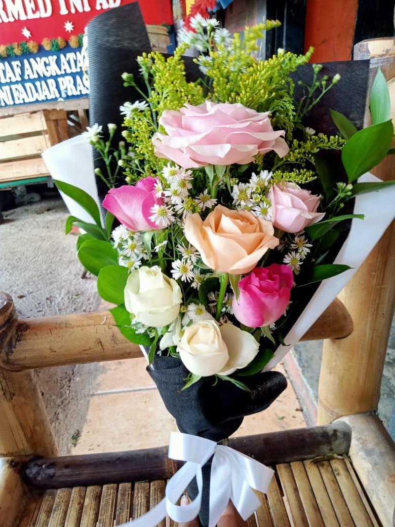 Buket bunga mawar asli dan segar.., Perkebunan di Carousell