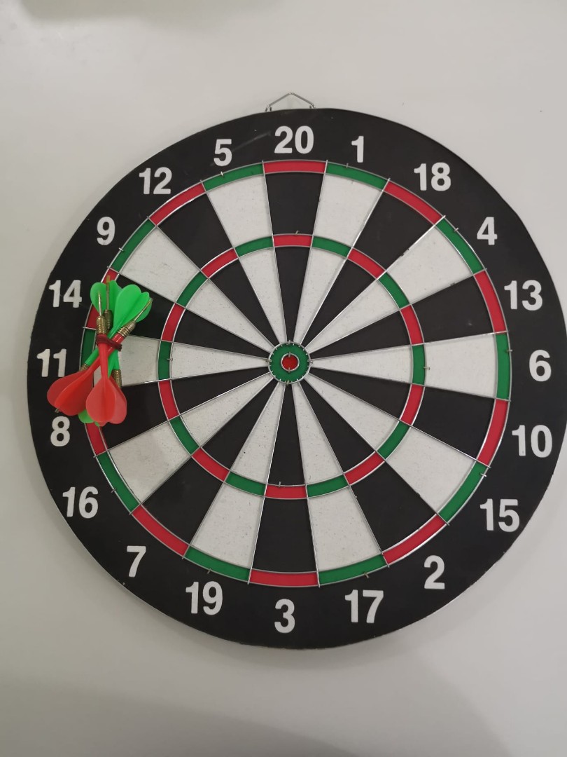 Dartboard with 6 Darts, Hobbies & Toys, Toys & Games on Carousell