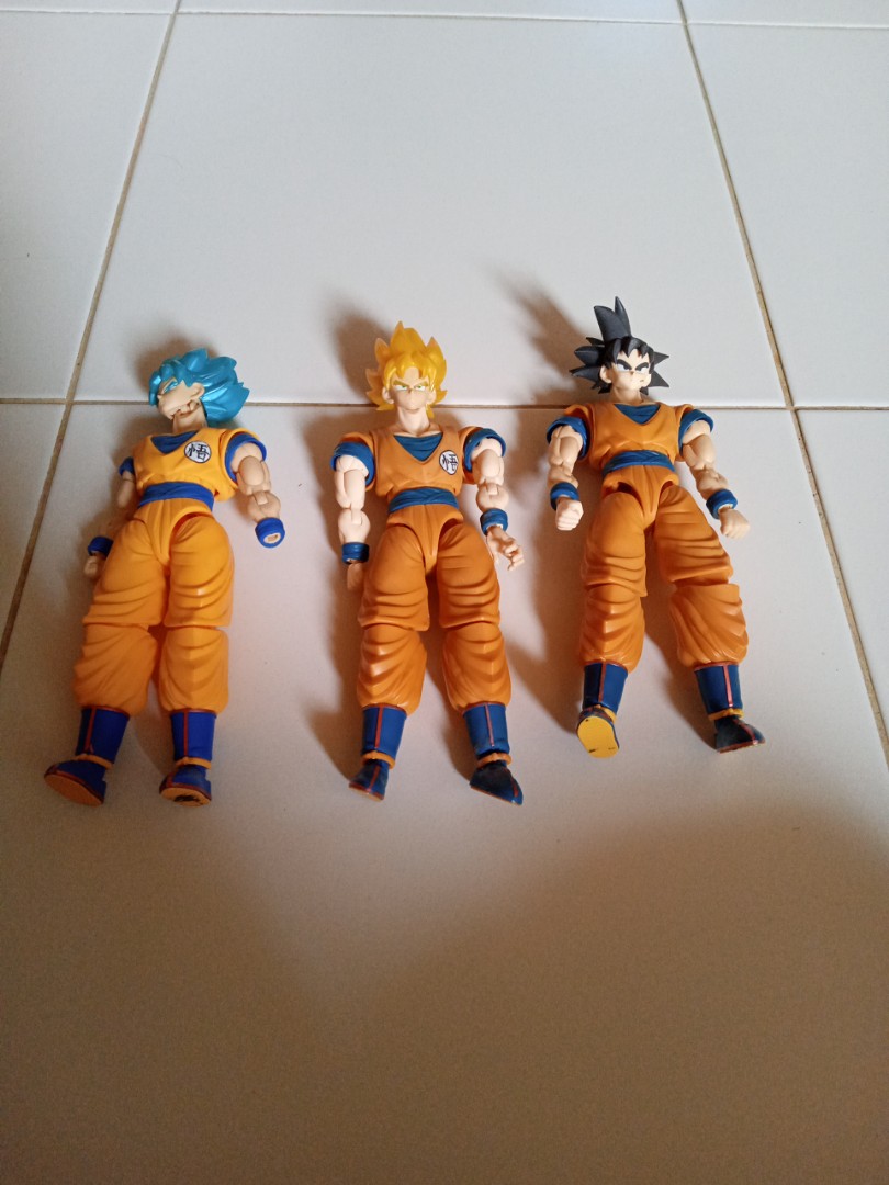 Goku set, Hobbies & Toys, Toys & Games on Carousell