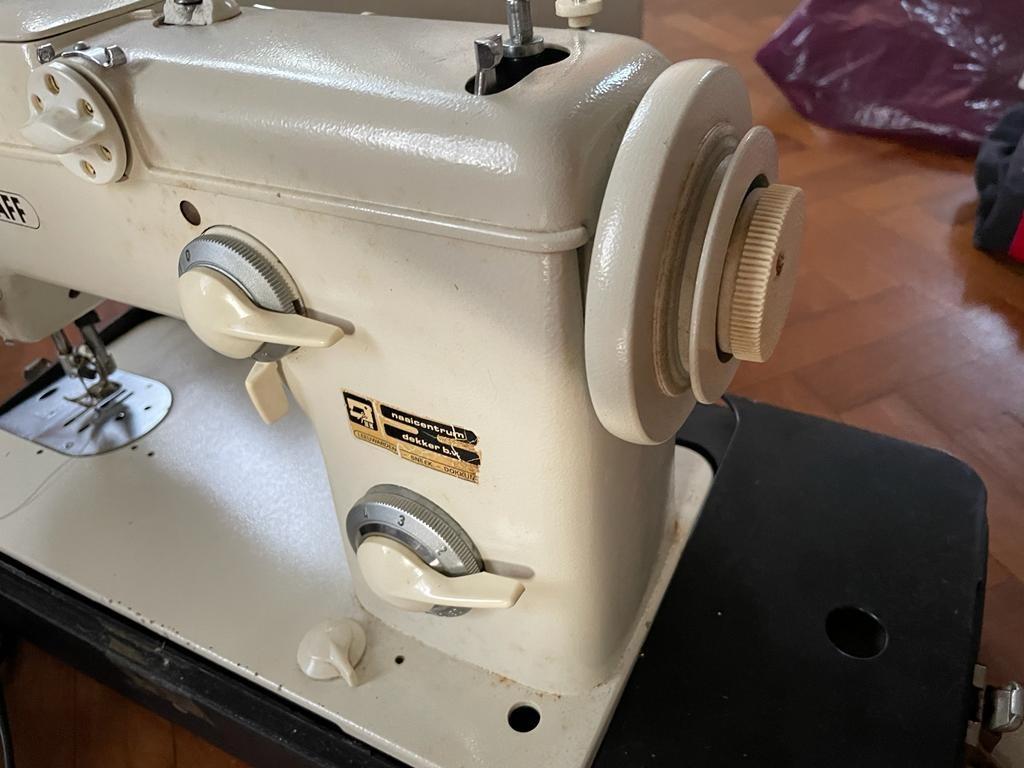 PFAFF 260 HEAVY DUTY MECHANICAL SEWING MACHINE , Hobbies & Toys ...