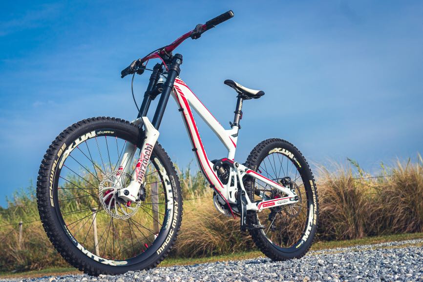 Polygon DH2.0, Sports Equipment, Bicycles & Parts, Bicycles on Carousell