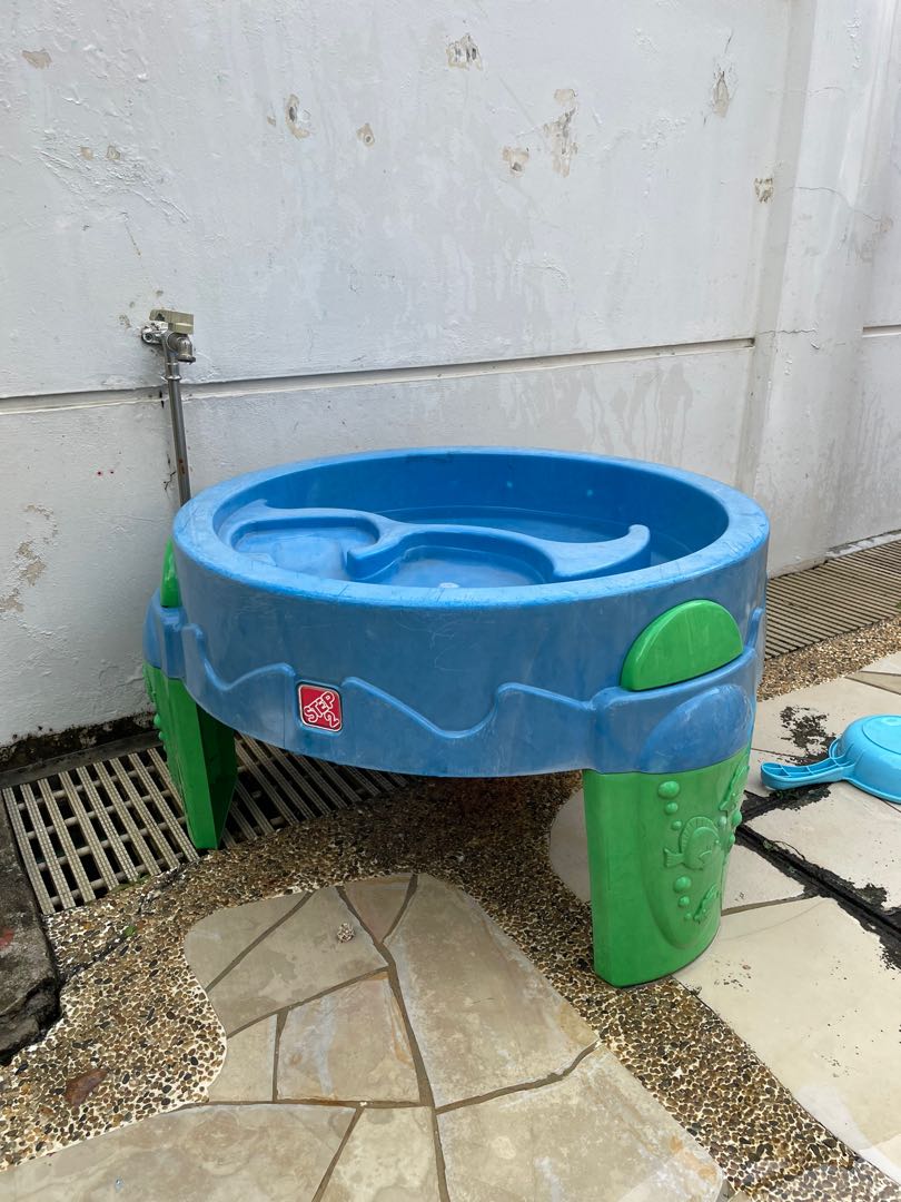 Step 2 water table, Babies & Kids, Infant Playtime on Carousell