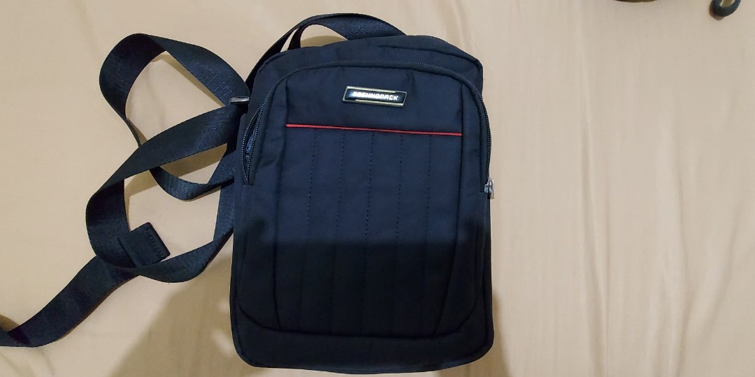 PRE-LOVED Techno pack Sling Bag Black, Men's Fashion, Bags, Sling Bags ...