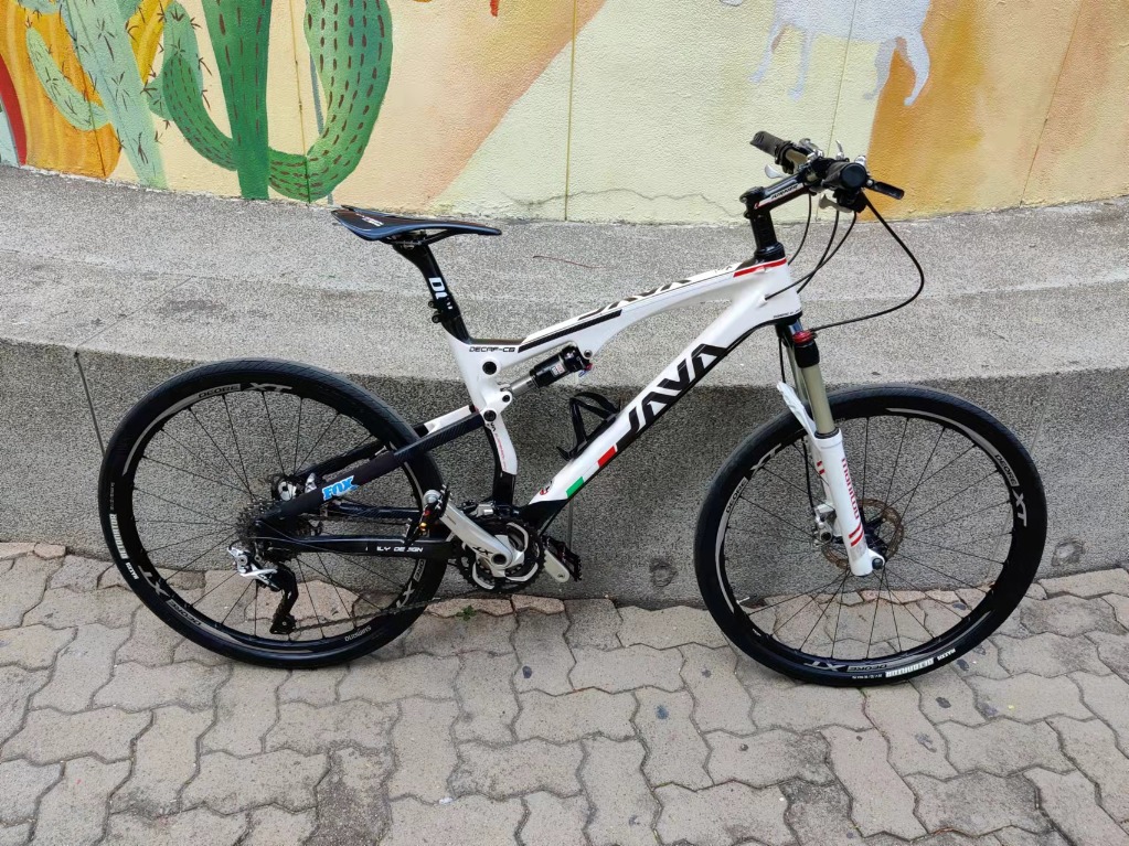 JAVA full carbon mountain bike size M. Full XT group set. 11 KG (25lb ...