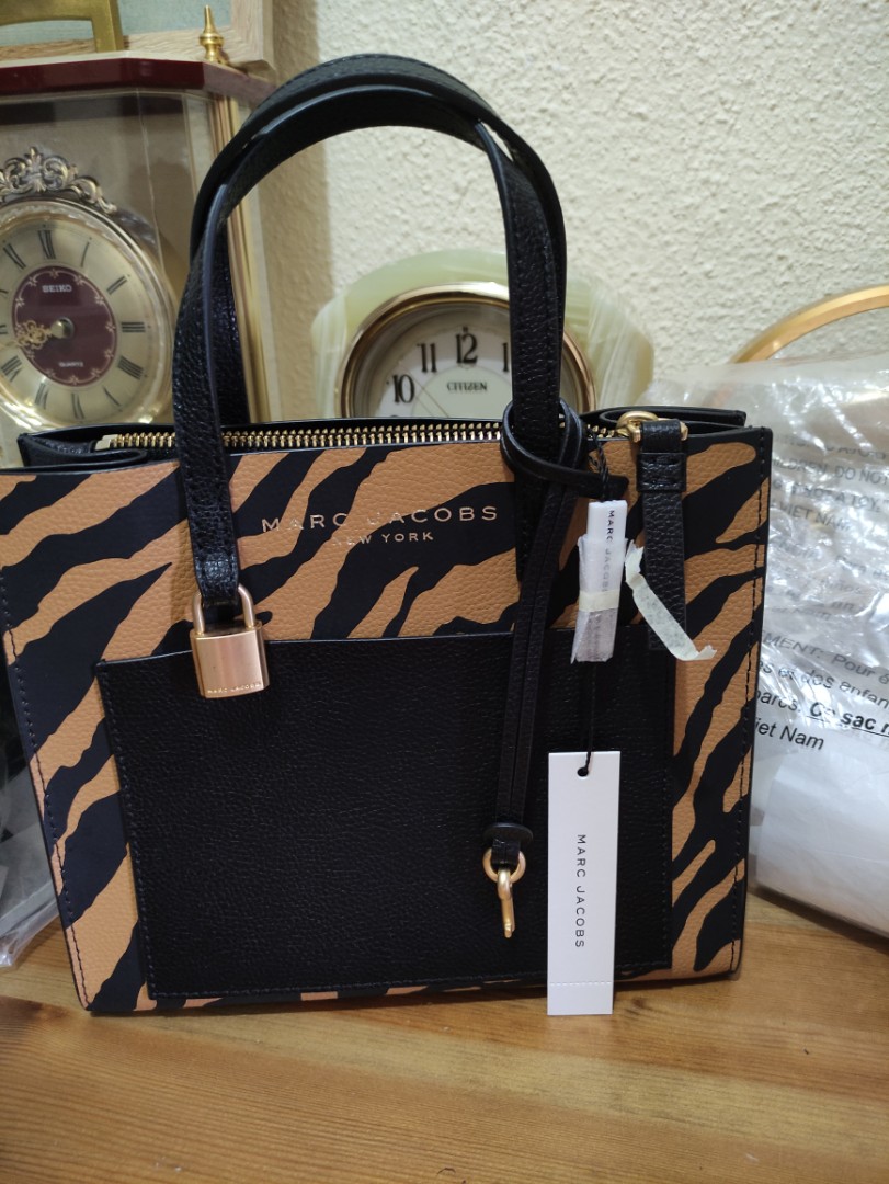 Marc Jacobs mini grind tiger, Women's Fashion, Bags & Wallets, Cross ...
