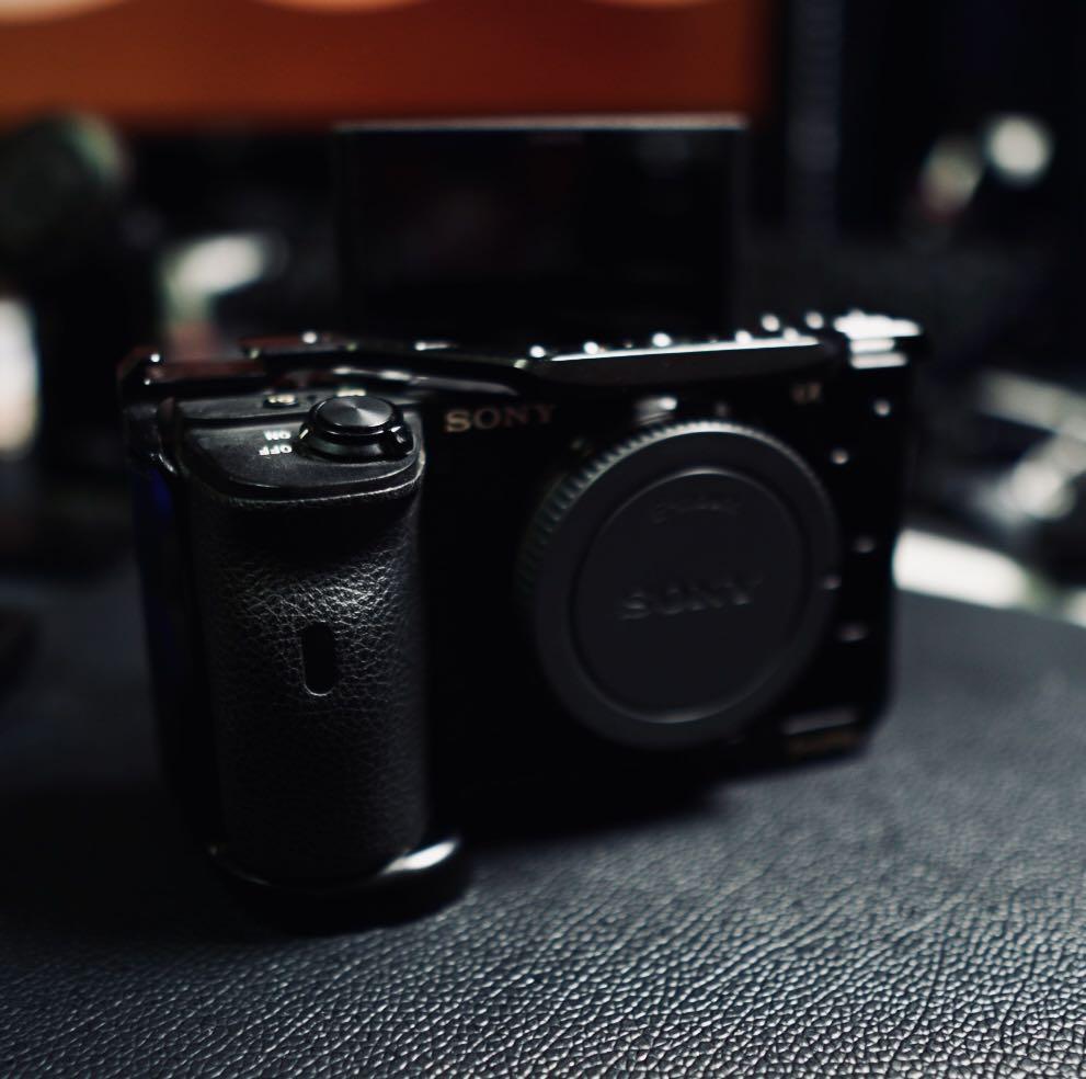Sony a6600 + SmallRig Cage, Photography, Cameras on Carousell