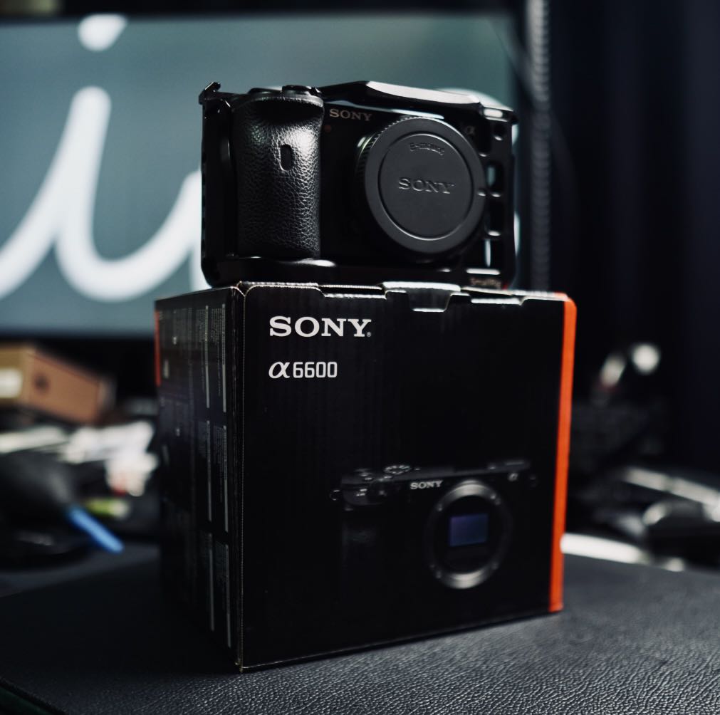 Sony a6600 + SmallRig Cage, Photography, Cameras on Carousell