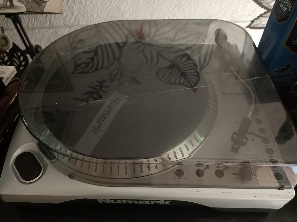 TTi USB Turntable with Pitch Control & Universal Dock, Audio, Other ...