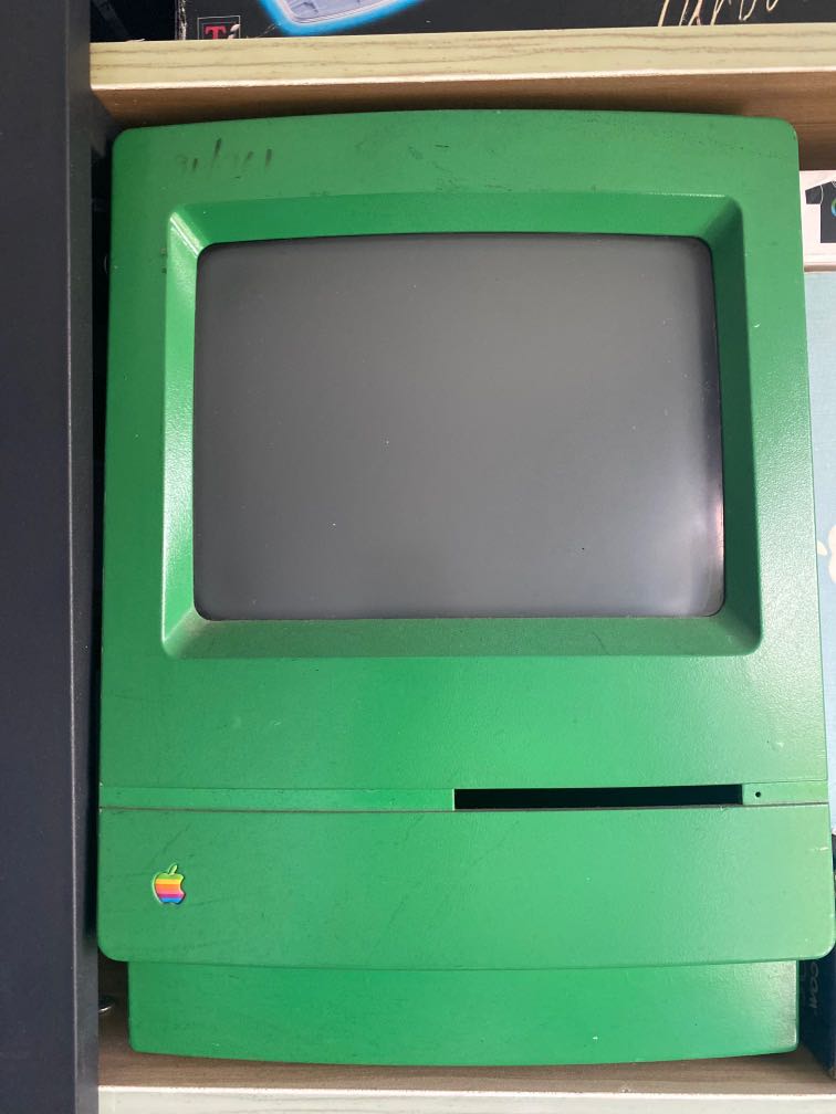 Apple Macintosh Classic Case with CRT, Computers & Tech, Desktops on ...