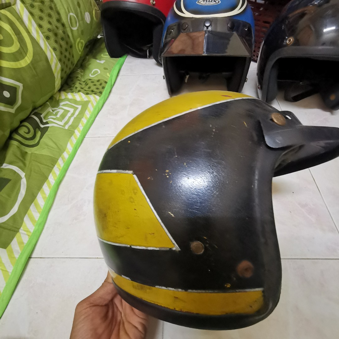 Helmet bell malaya, Motorbikes on Carousell