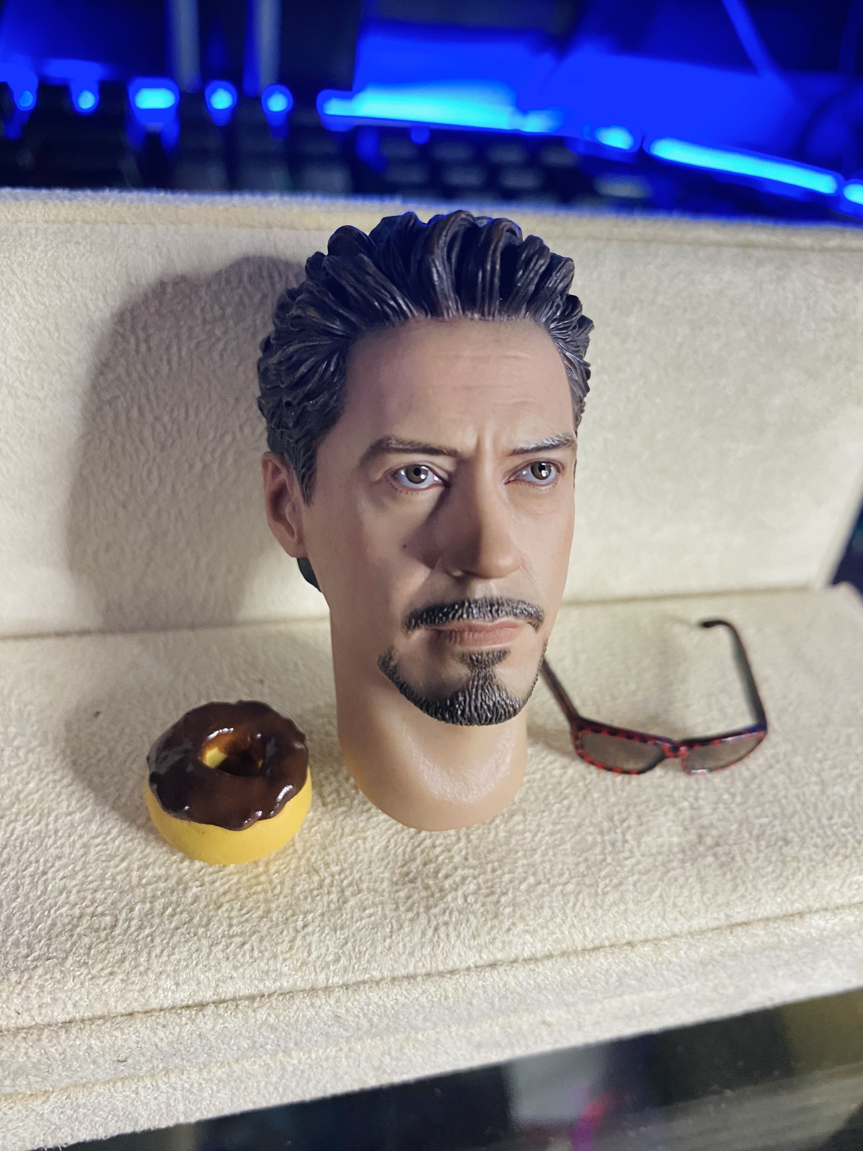 HOT TOYS - TONY STARK HEAD 1/6 Scale, Hobbies & Toys, Toys & Games on ...