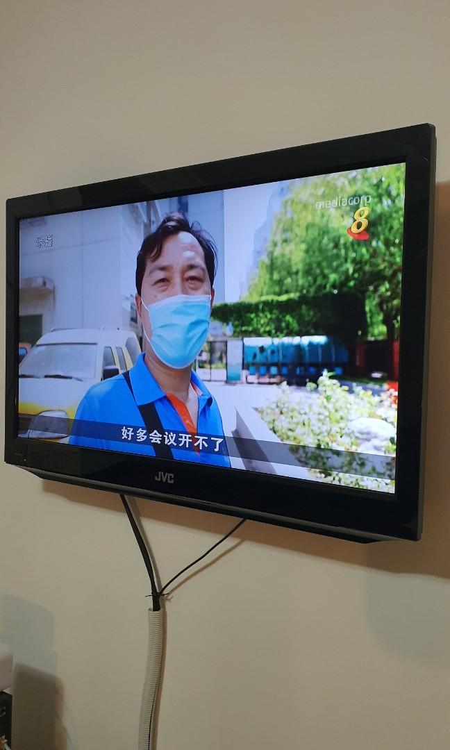 JVC 32' TV+TV Wall Bracket+TV Digital Box+TV Antenna in perfect working ...