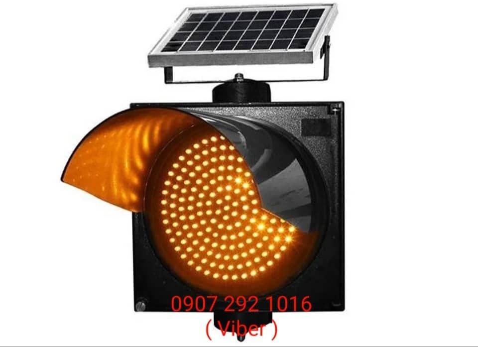 LED Solar traffic light SOLO 1, Furniture & Home Living, Lighting ...