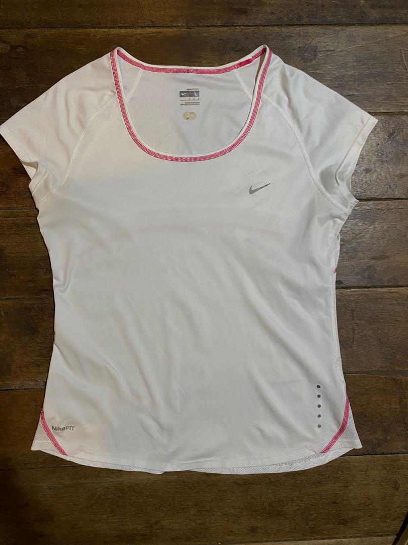 Nike activewear white workout top, Women's Fashion, Activewear on Carousell