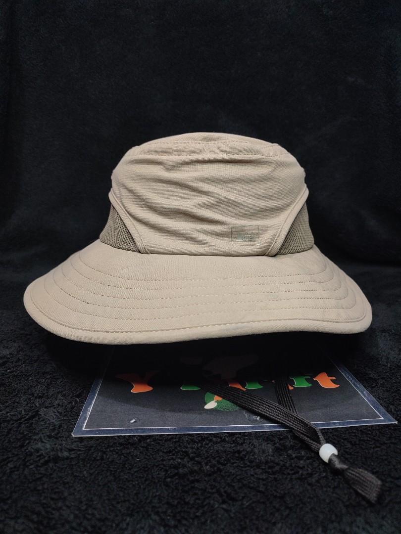 REI Bush Hat, Men's Fashion, Watches & Accessories, Caps & Hats on ...