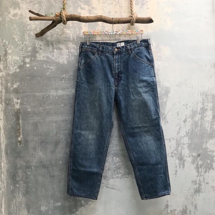 uniqlo U jeans 33, Fesyen Pria, Pakaian , Bawahan di Carousell