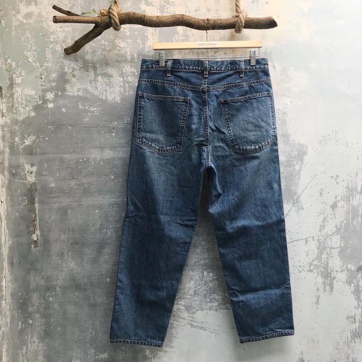 uniqlo U jeans 33, Fesyen Pria, Pakaian , Bawahan di Carousell