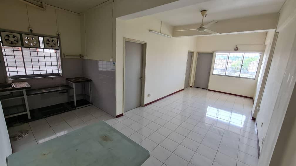 [WTR] APARTMENT PUTRA RIA SERI KEMBANGAN, Property, Rentals on Carousell