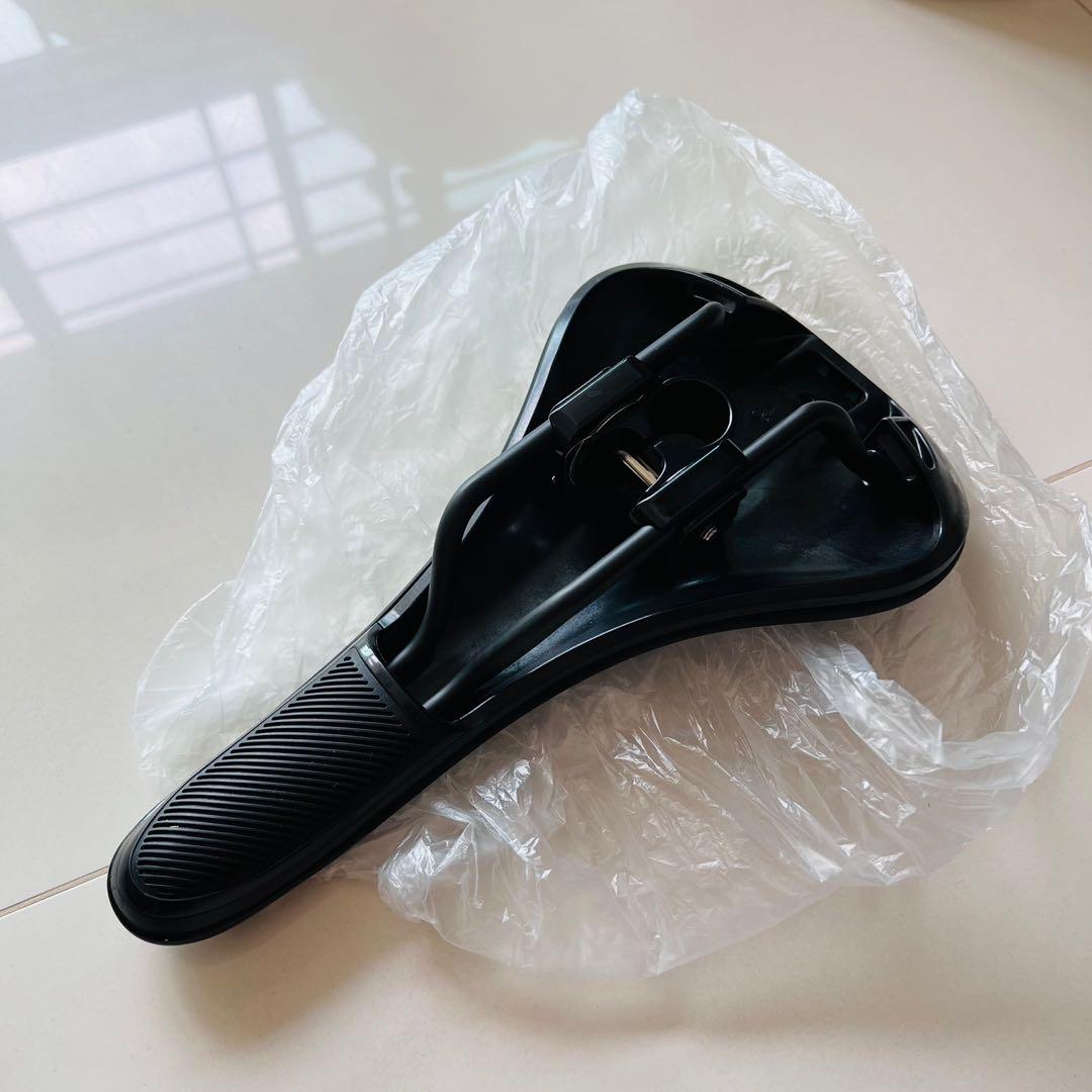 Brompton T Line Carbon Saddle Penta Clip Set, Sports Equipment ...