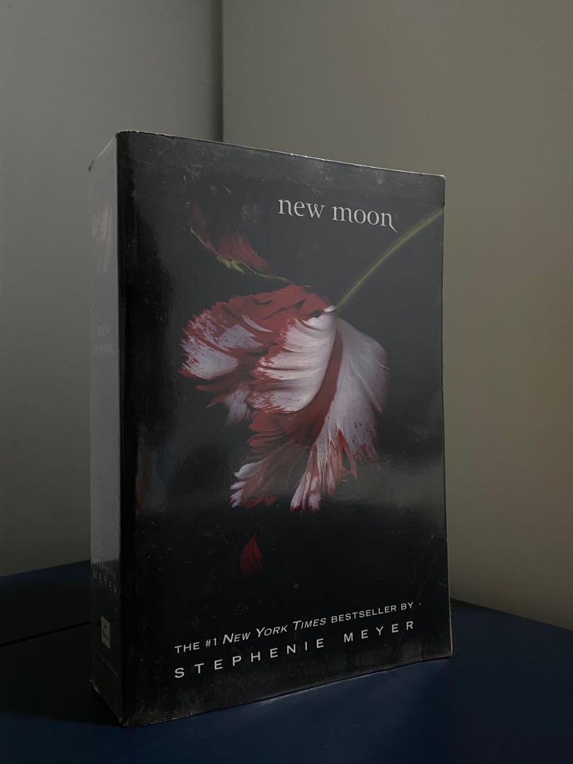 New Moon - Stephenie Meyer, Hobbies & Toys, Books & Magazines, Fiction ...