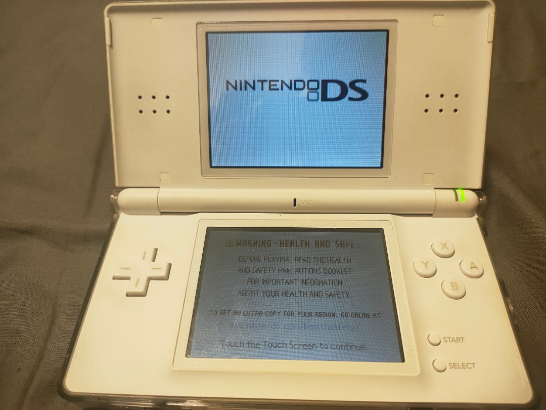 Nintendo DS 90% smooth, Video Gaming, Video Game Consoles, Nintendo on ...
