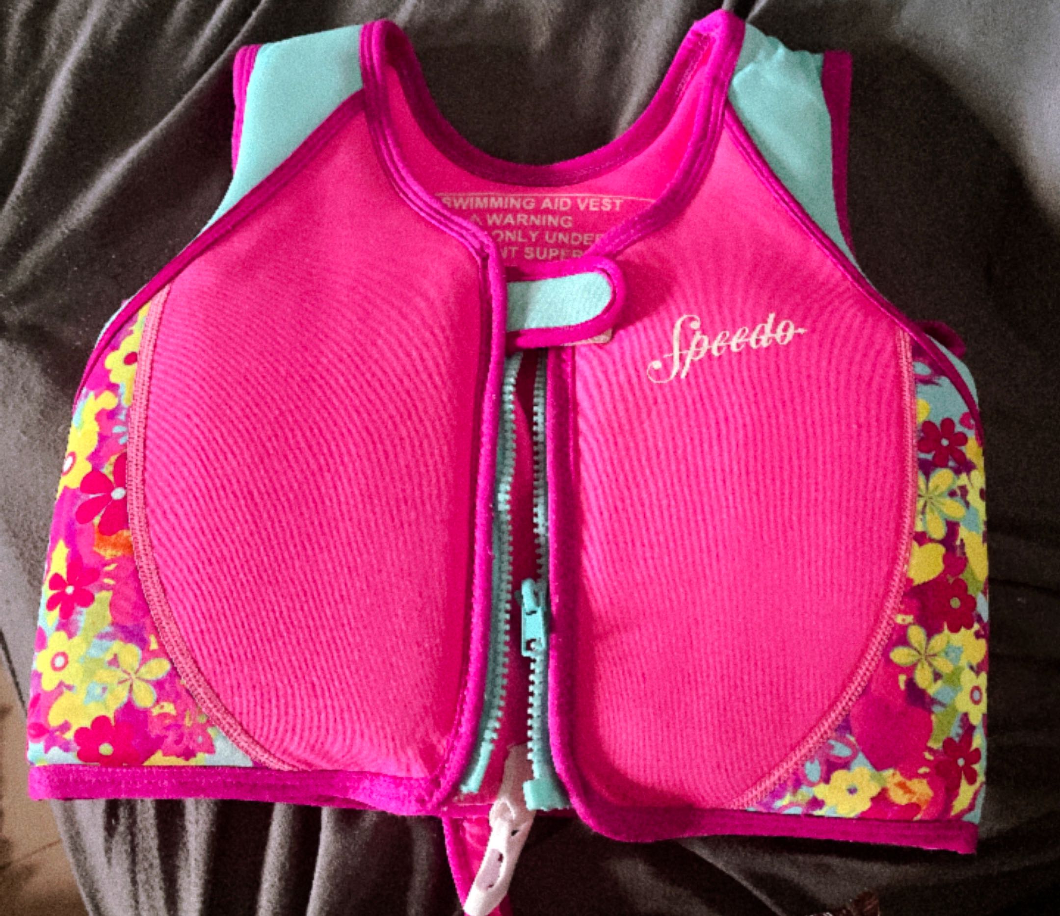 Speedo float vest, Babies & Kids, Babies & Kids Fashion on Carousell
