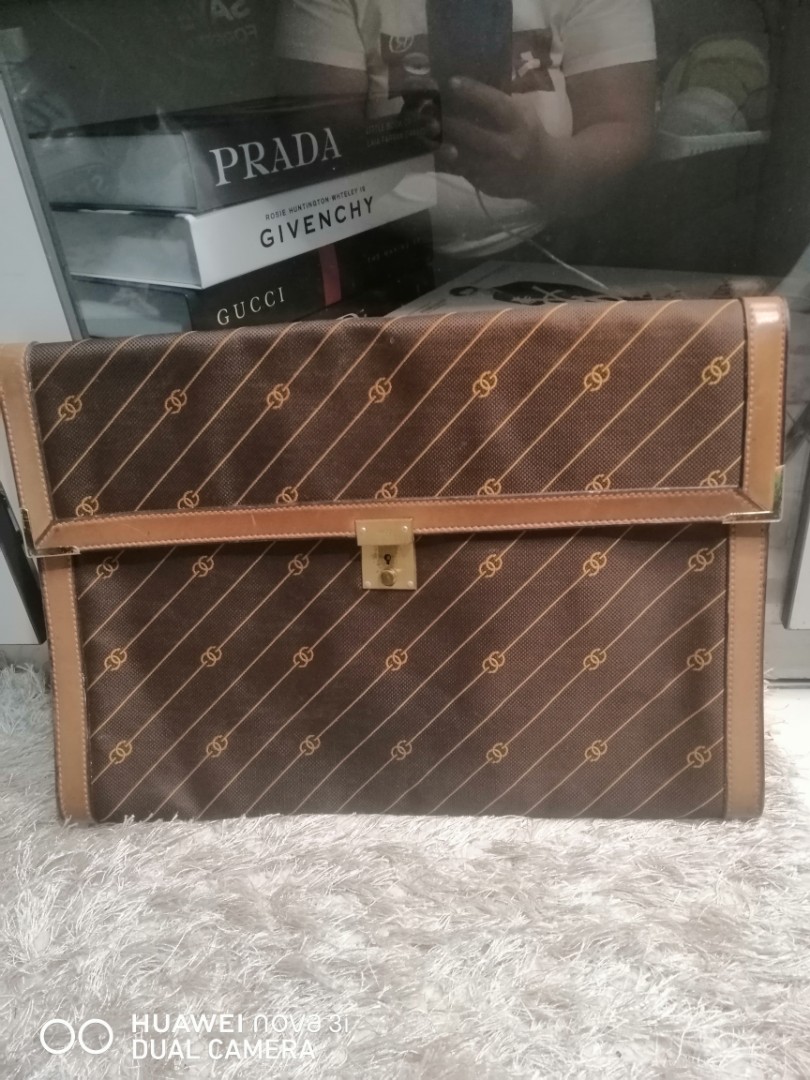 AUTHENTIC vintage GUCCI envelopes bag, Luxury, Bags & Wallets on Carousell