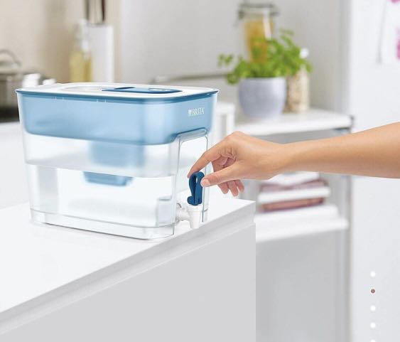 BRITA Flow 8.2L 濾水箱 Water Filter Cask, 傢俬＆家居, 廚具和餐具, 廚水杯、水壺 - Carousell