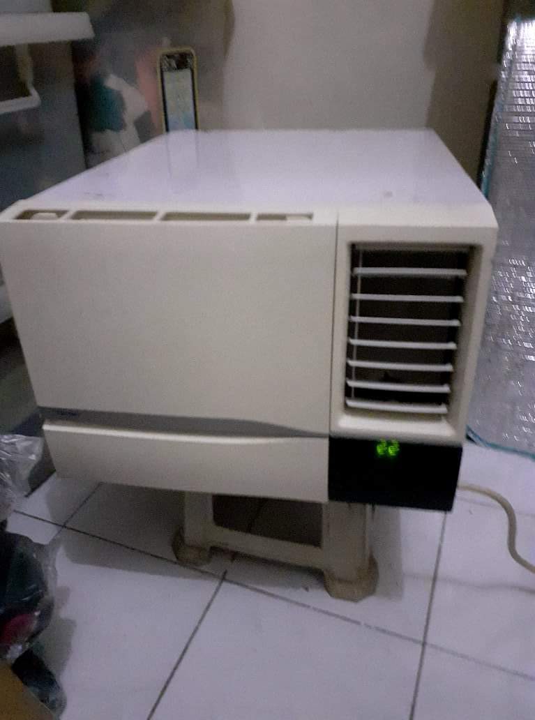 Carrier Aircon Window Type (inverter) 1.5hp, TV & Home Appliances, Air ...