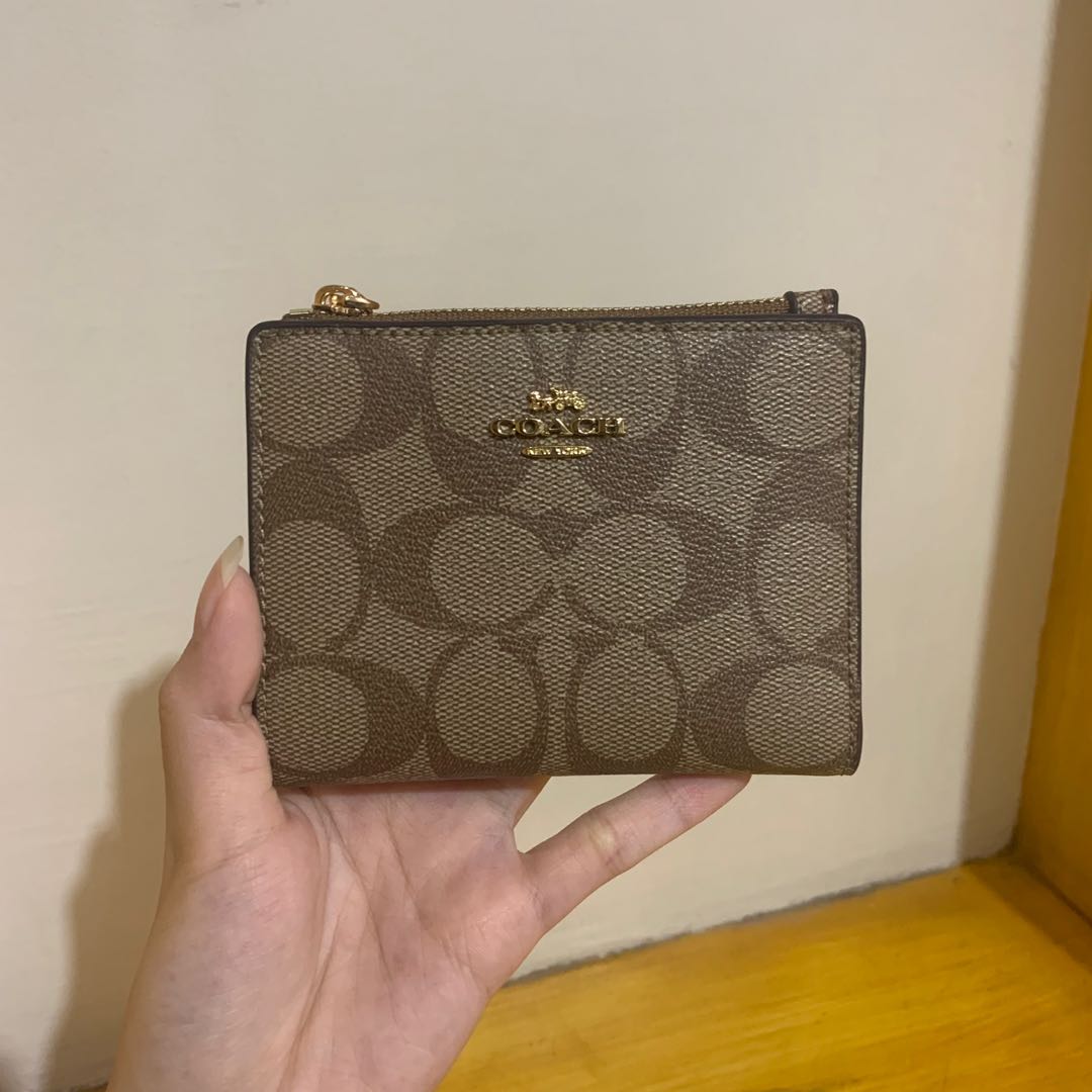 Coach Snap Card Case in Signature Canvas, Women's Fashion, Bags ...