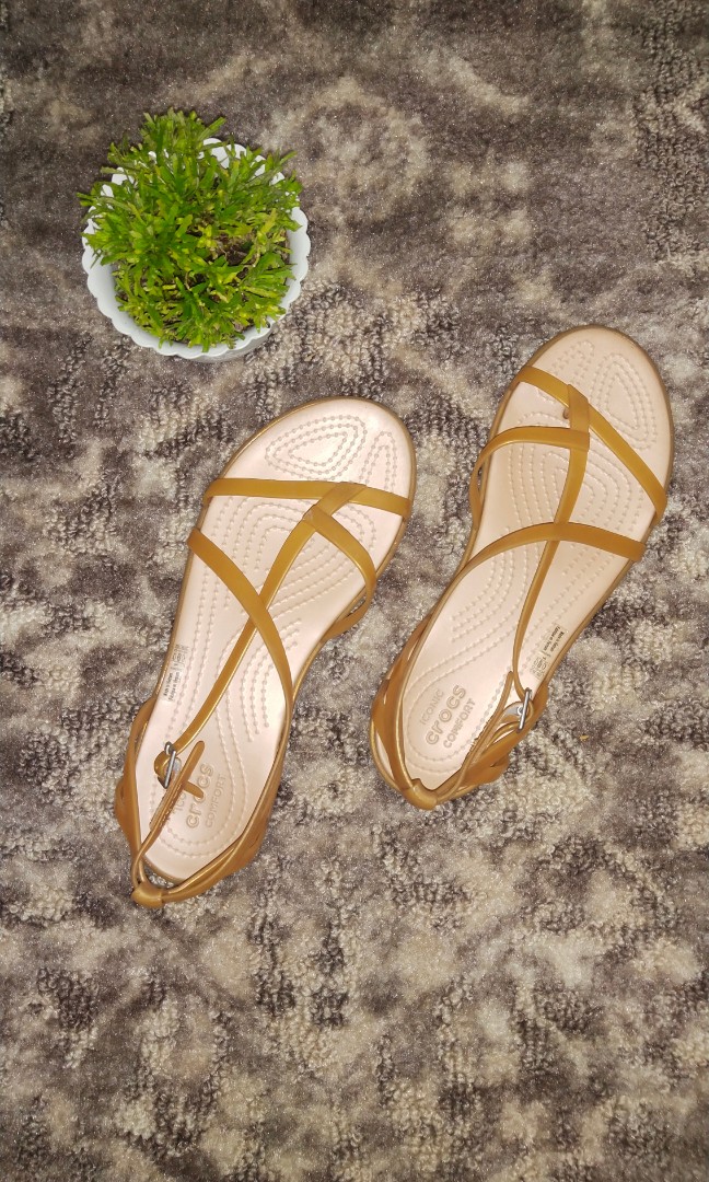 Crocs gladiator w6, Women's Fashion, Footwear, Flats & Sandals on Carousell