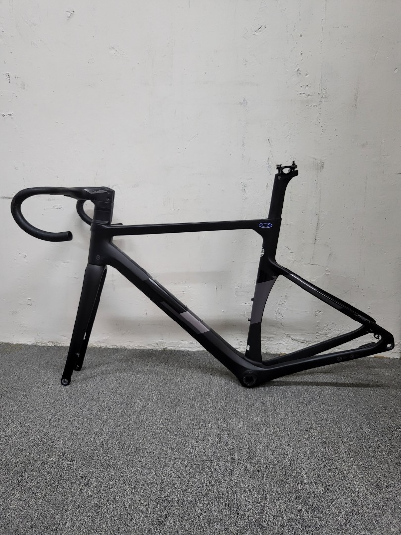 Java vesuvio roadbike frameset, Announcements on Carousell