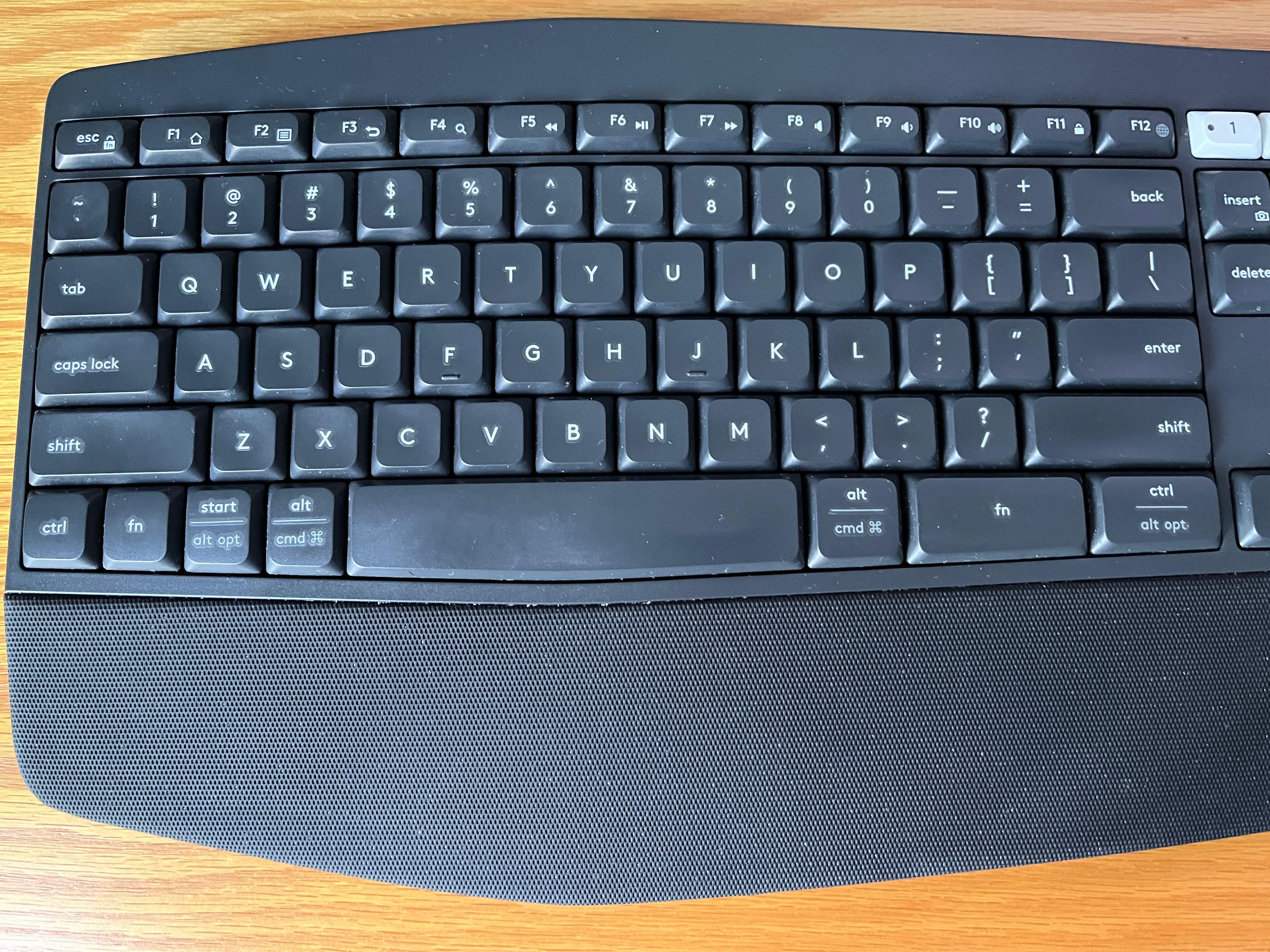 Logitech K850 + M720, Computers & Tech, Parts & Accessories, Computer ...